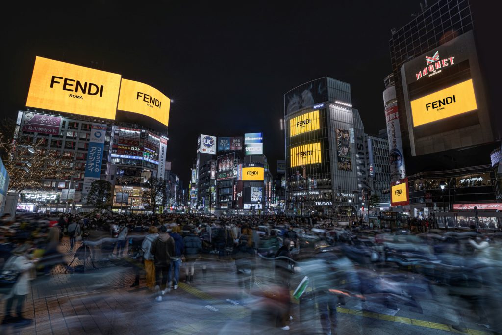 フェンディが世界各地のランドマークをジャック | THE RAKE JAPAN | The Modern Voice of Classic ...